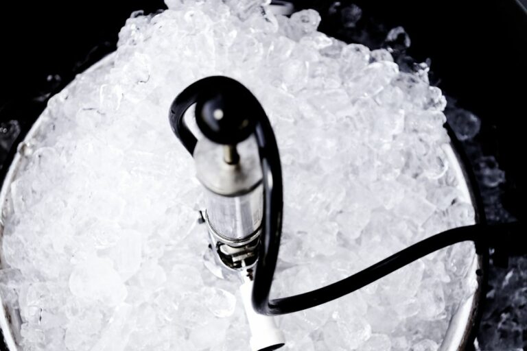 How To Keep A Keg Cold Without A Kegerator (Tailgating, Weddings ...